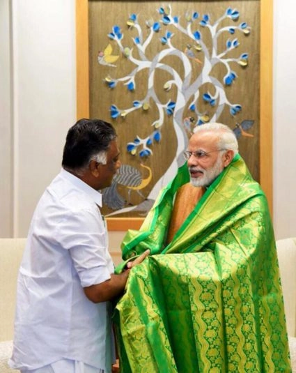 Why Are Shawls Given as Felicitation Gifts to Honor VIPs & Dignitaries?