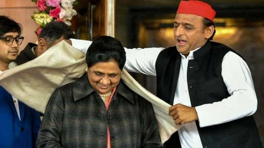 Why Are Shawls Given as Felicitation Gifts to Honor VIPs & Dignitaries?