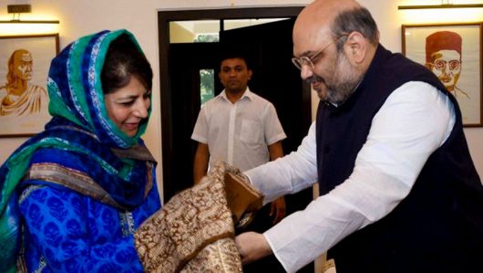 Why Are Shawls Given as Felicitation Gifts to Honor VIPs & Dignitaries?