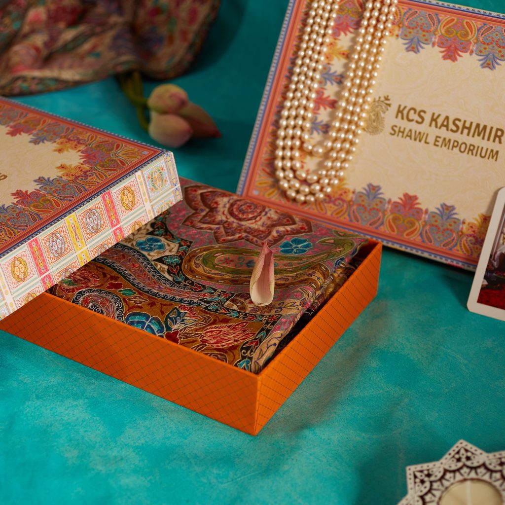 Different Types of Shawls: A Guide to Market Varieties - KCS Shop