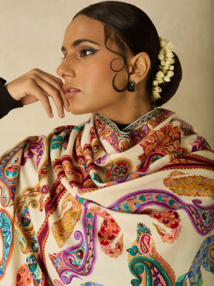 Different Types of Shawls: A Guide to Market Varieties - KCS Shop